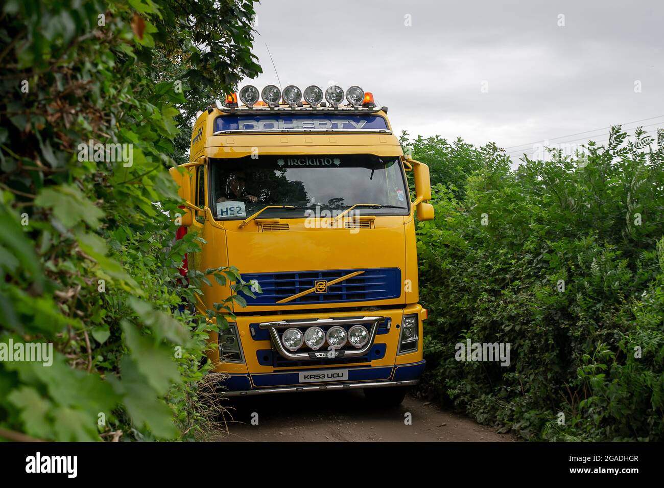 Aylesbury Vale, Buckinghamshire, UK. 28th July, 2021. A huge HGV ...