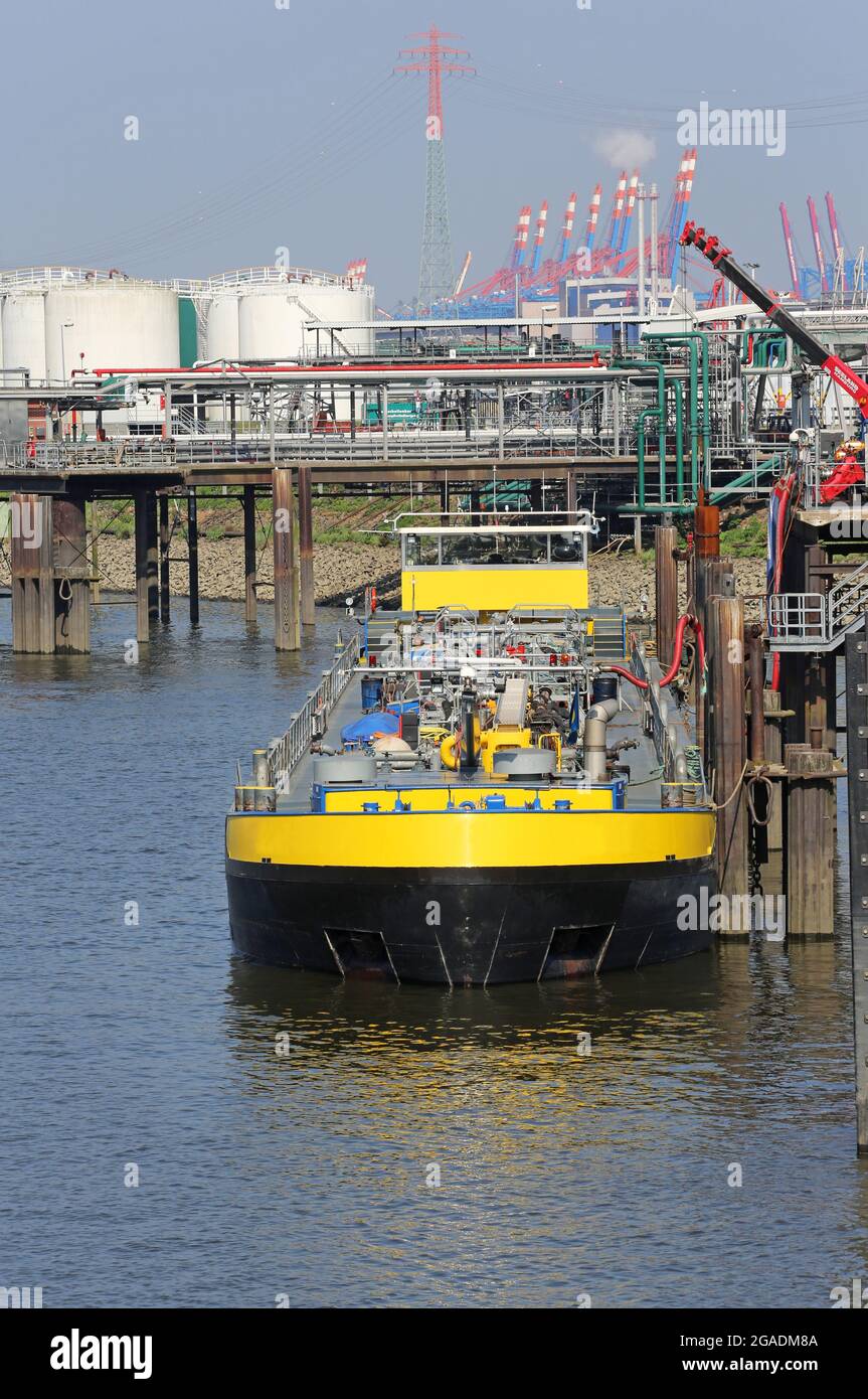 Gasoline tanker hi-res stock photography and images - Alamy