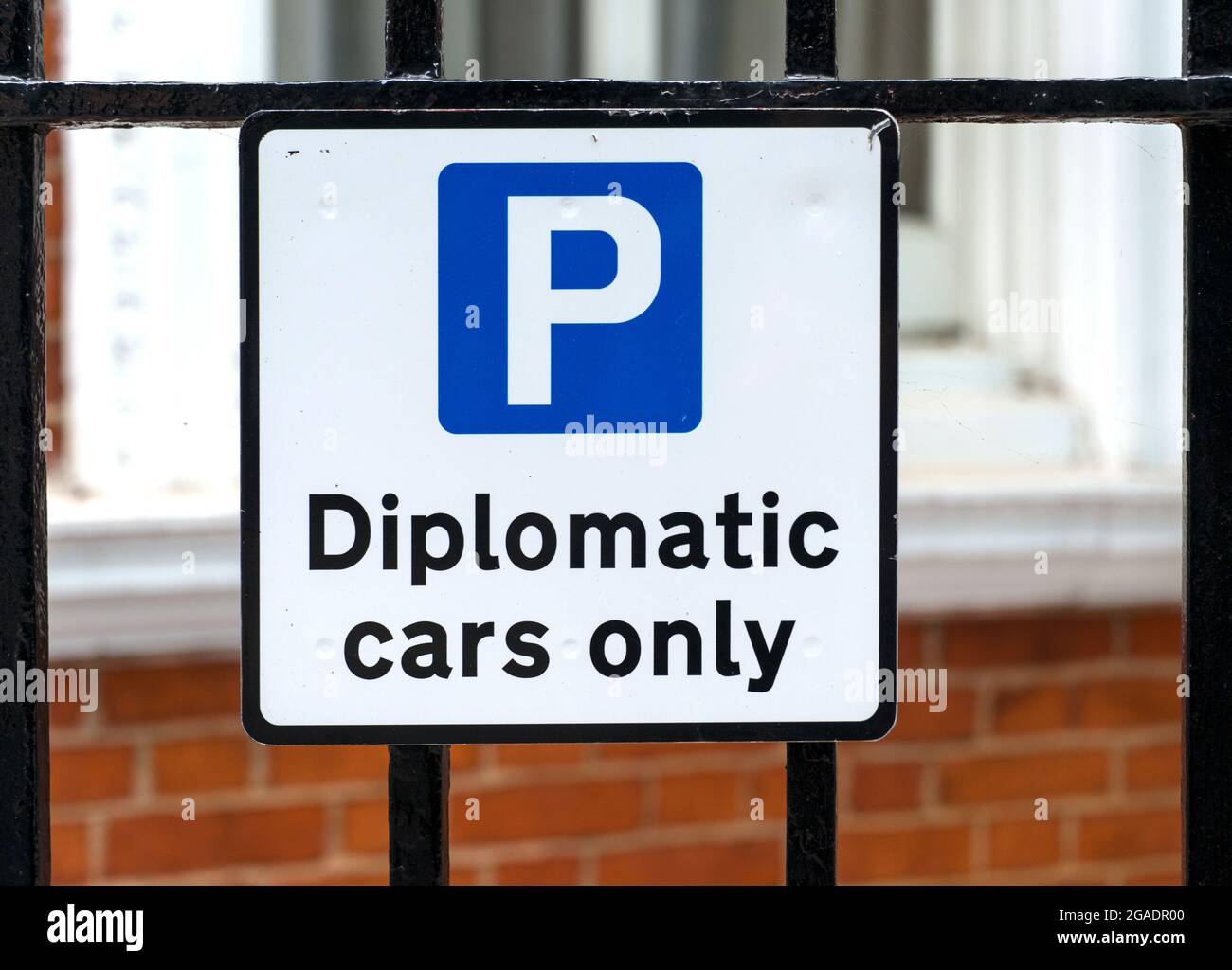 Diplomatic cars only, parking sign, London Stock Photo - Alamy