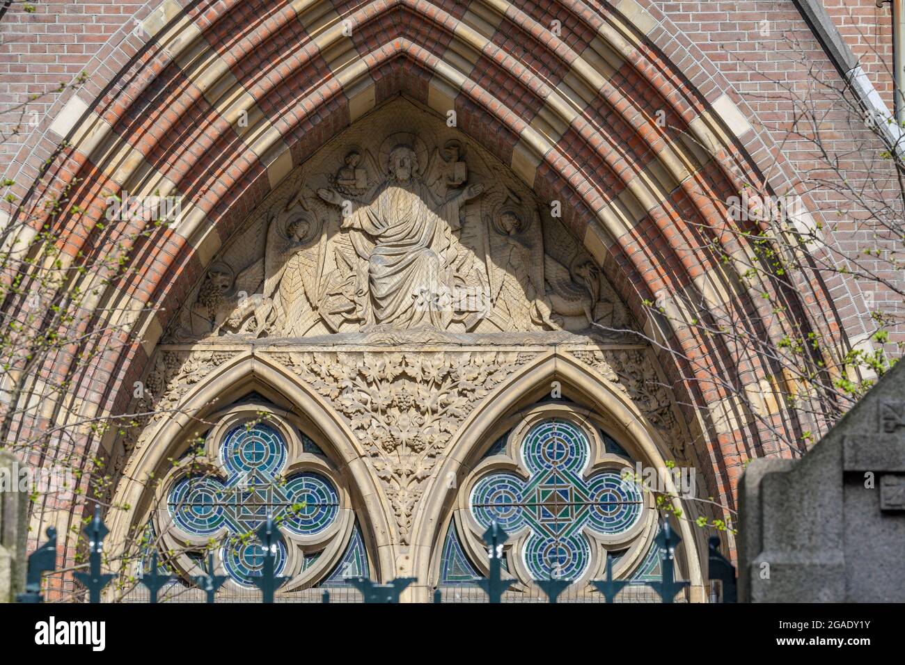 Neo gothic arched windows hi-res stock photography and images - Alamy