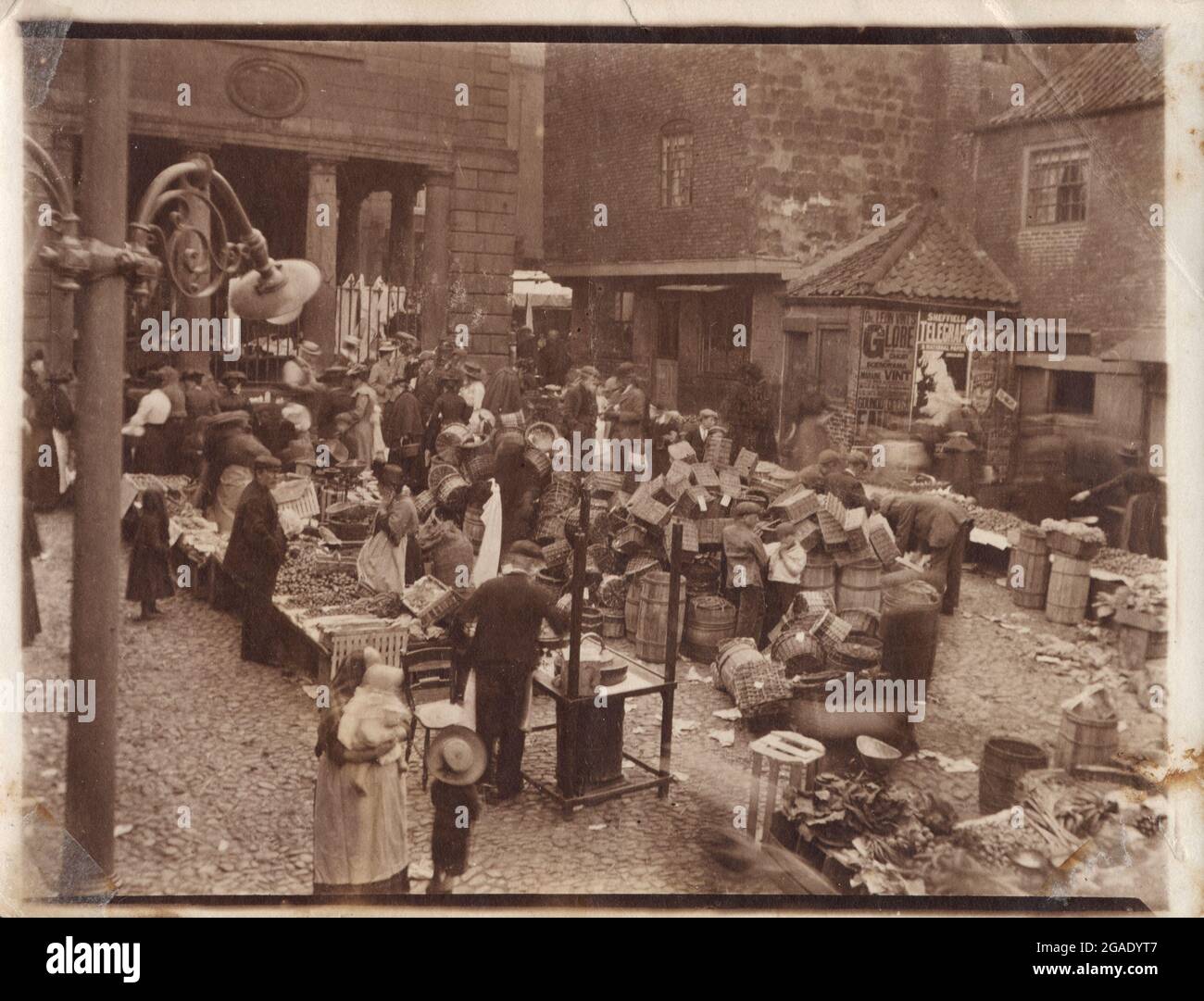 Victorian street scene High Resolution Stock Photography and Images - Alamy
