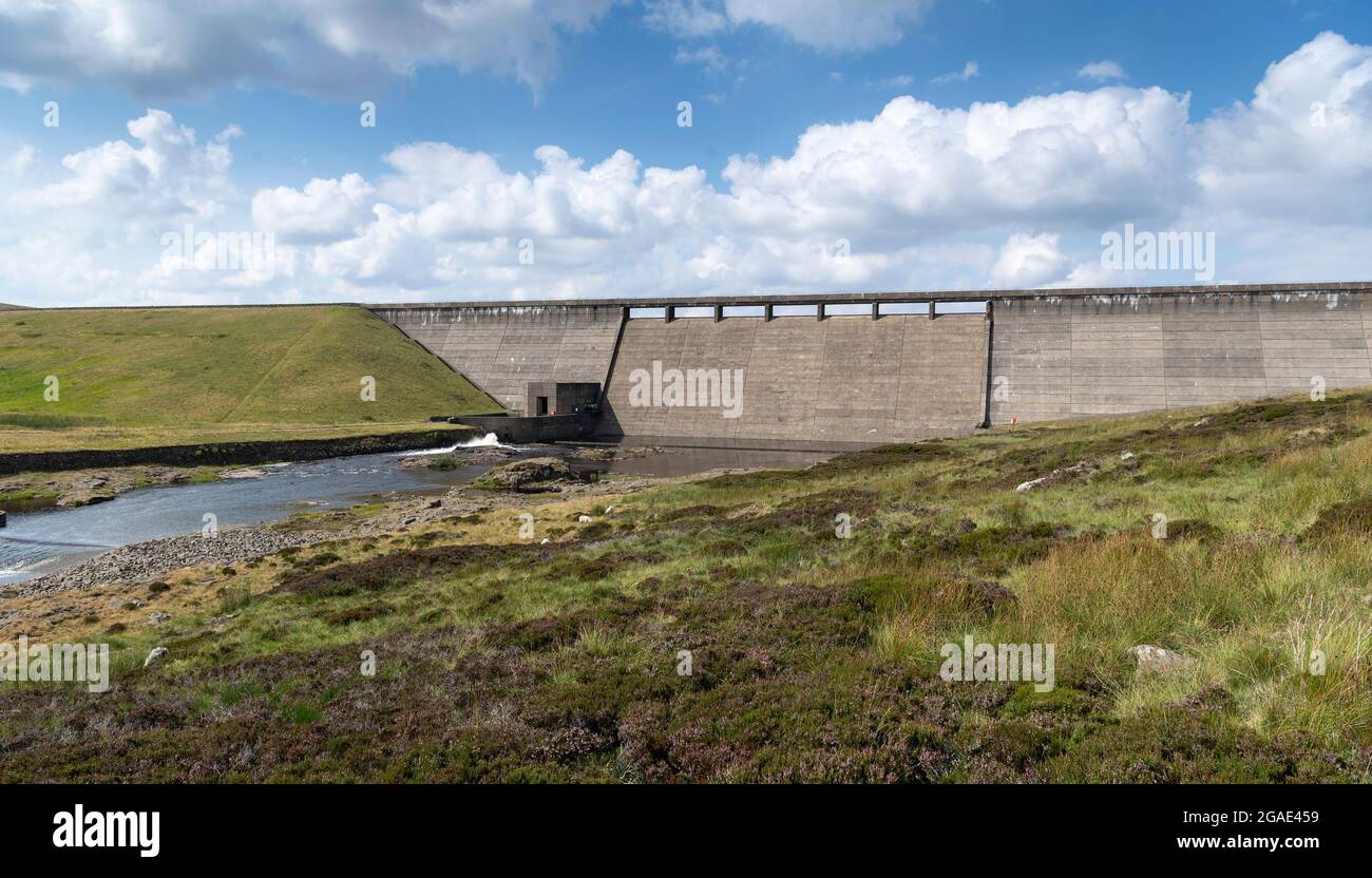 Reservoir dam water construction hi-res stock photography and images ...