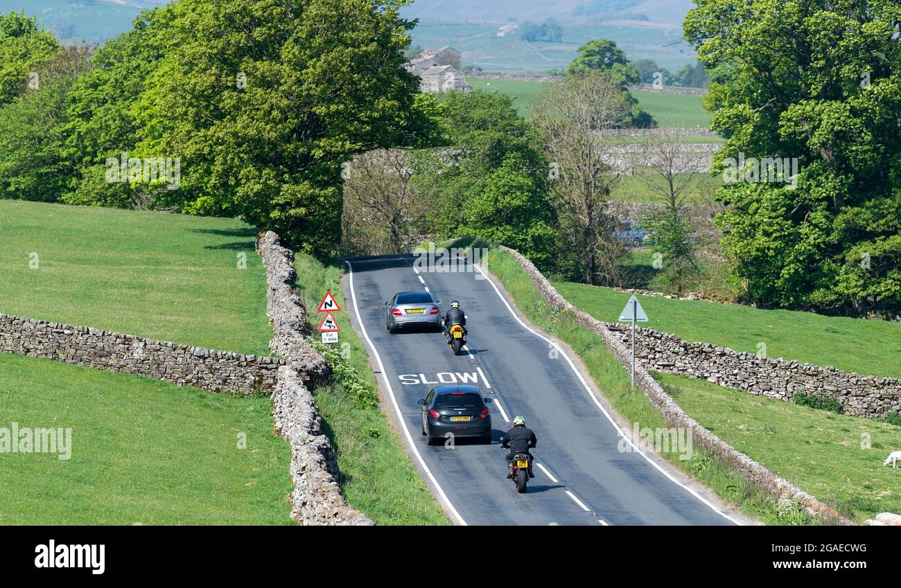 Traffic on the A684 down Wensleydale between Hawes and Bainbridge ...