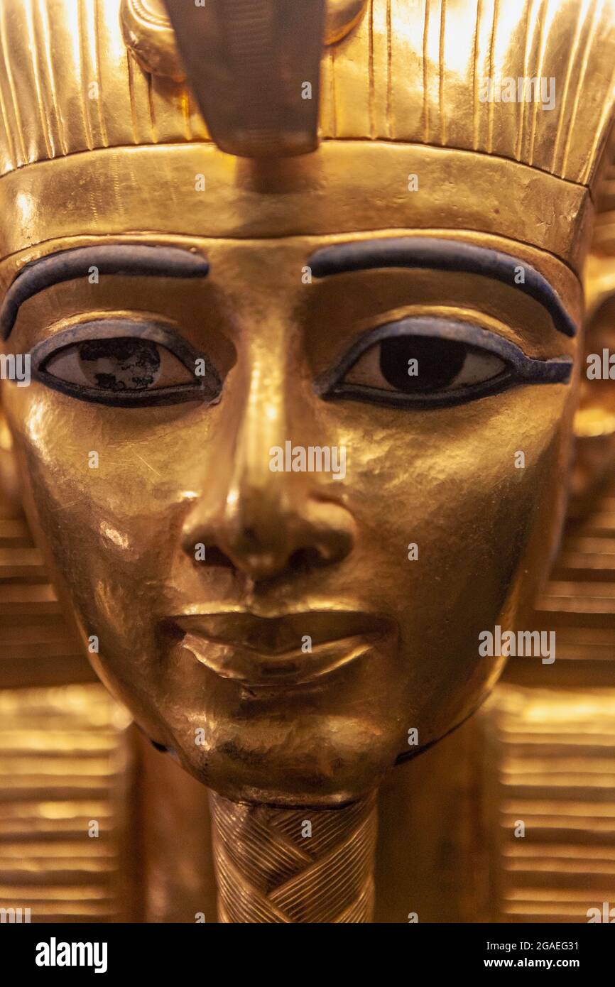 Golden mask gold museum hi-res stock photography and images - Alamy