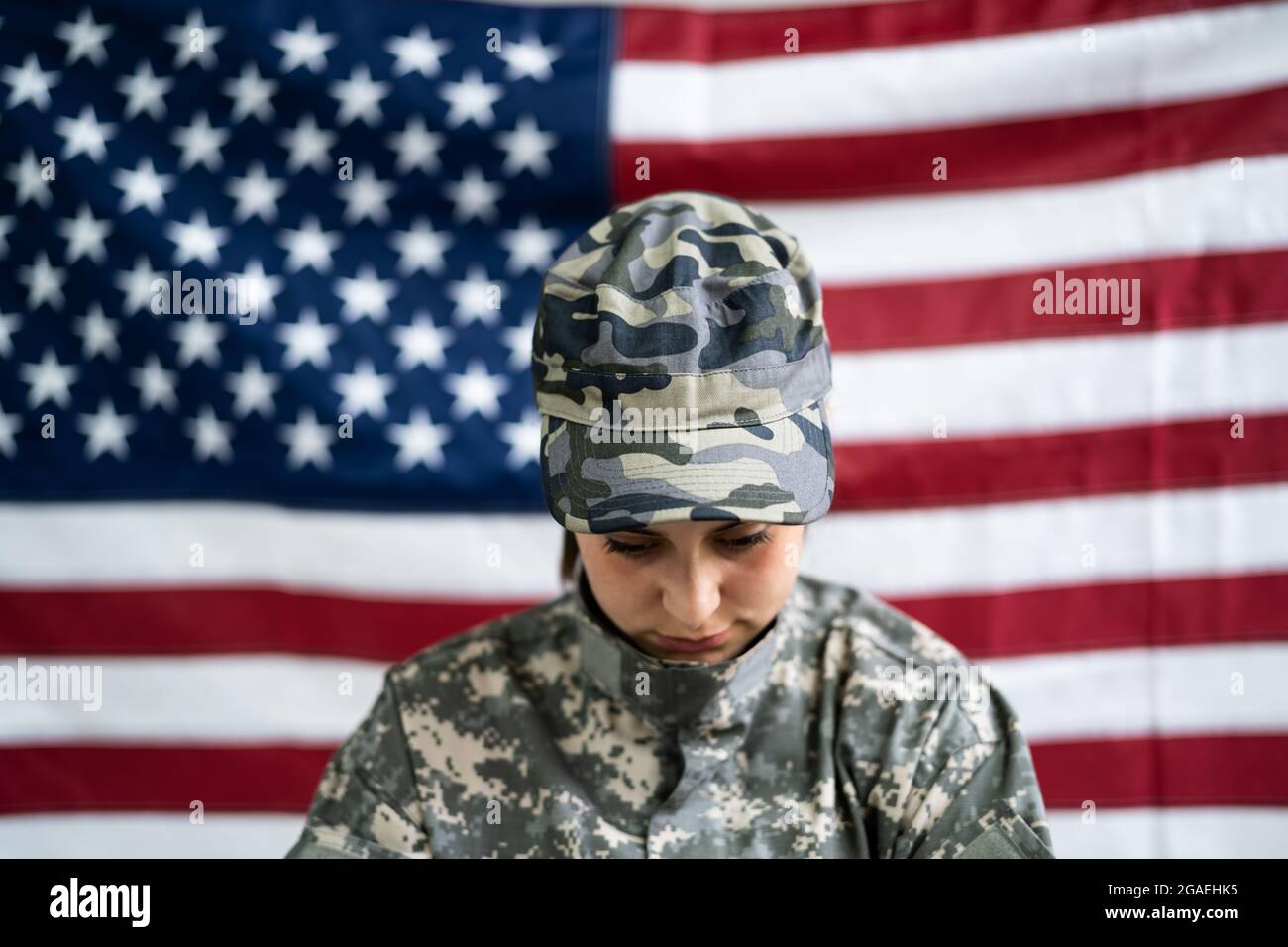 US Army Military Soldier Veteran Portrait With Flag Stock Photo - Alamy