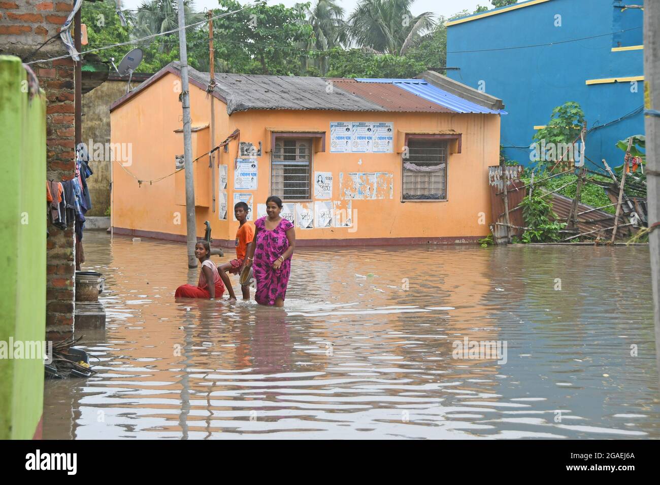 Burdwan, West Bengal / India : In Burdwan civic town areas uncountable ...