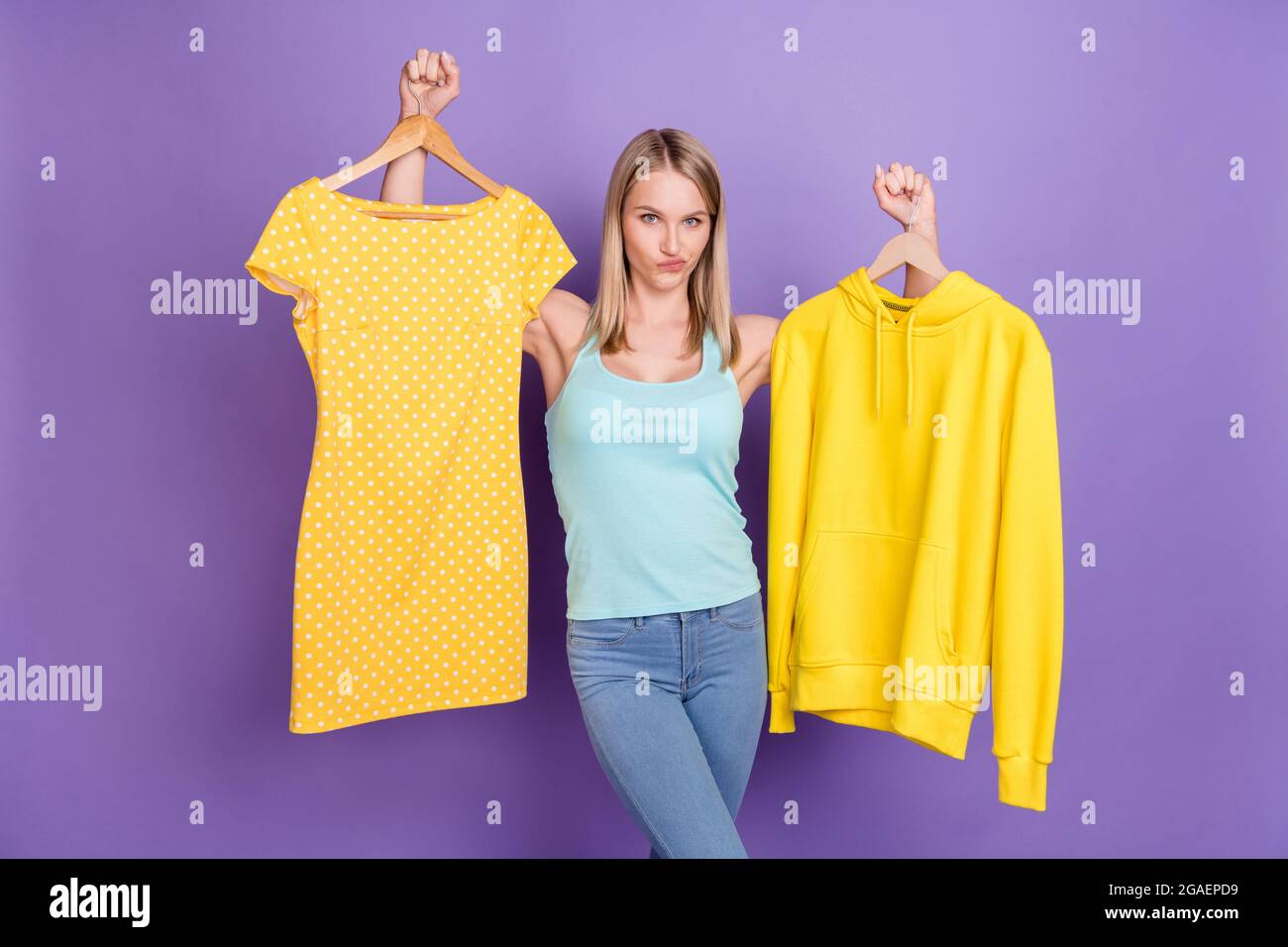 Photo portrait woman unsure having doubt in fitting room on shopping ...
