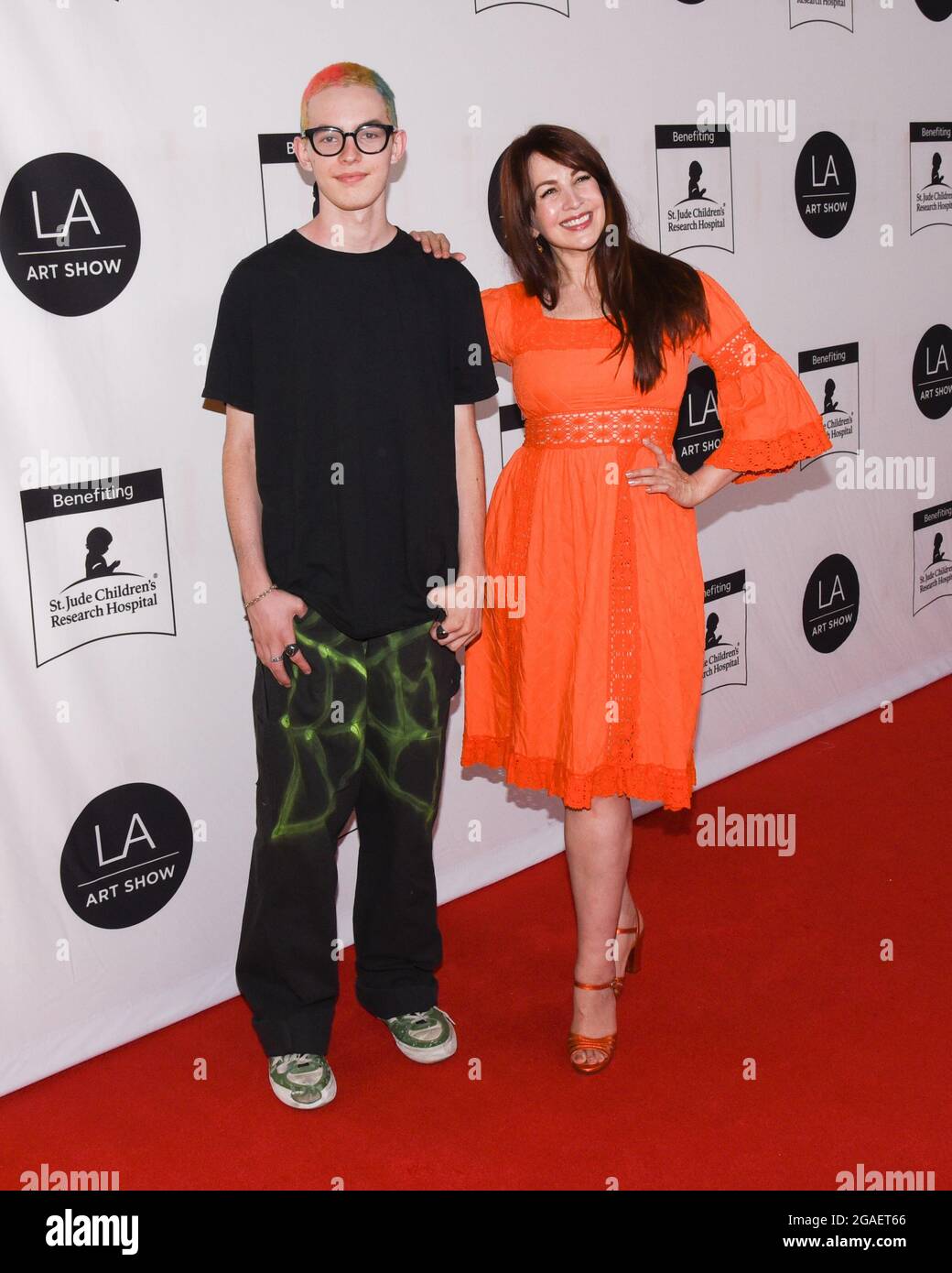 Grey griffin hi-res stock photography and images - Alamy