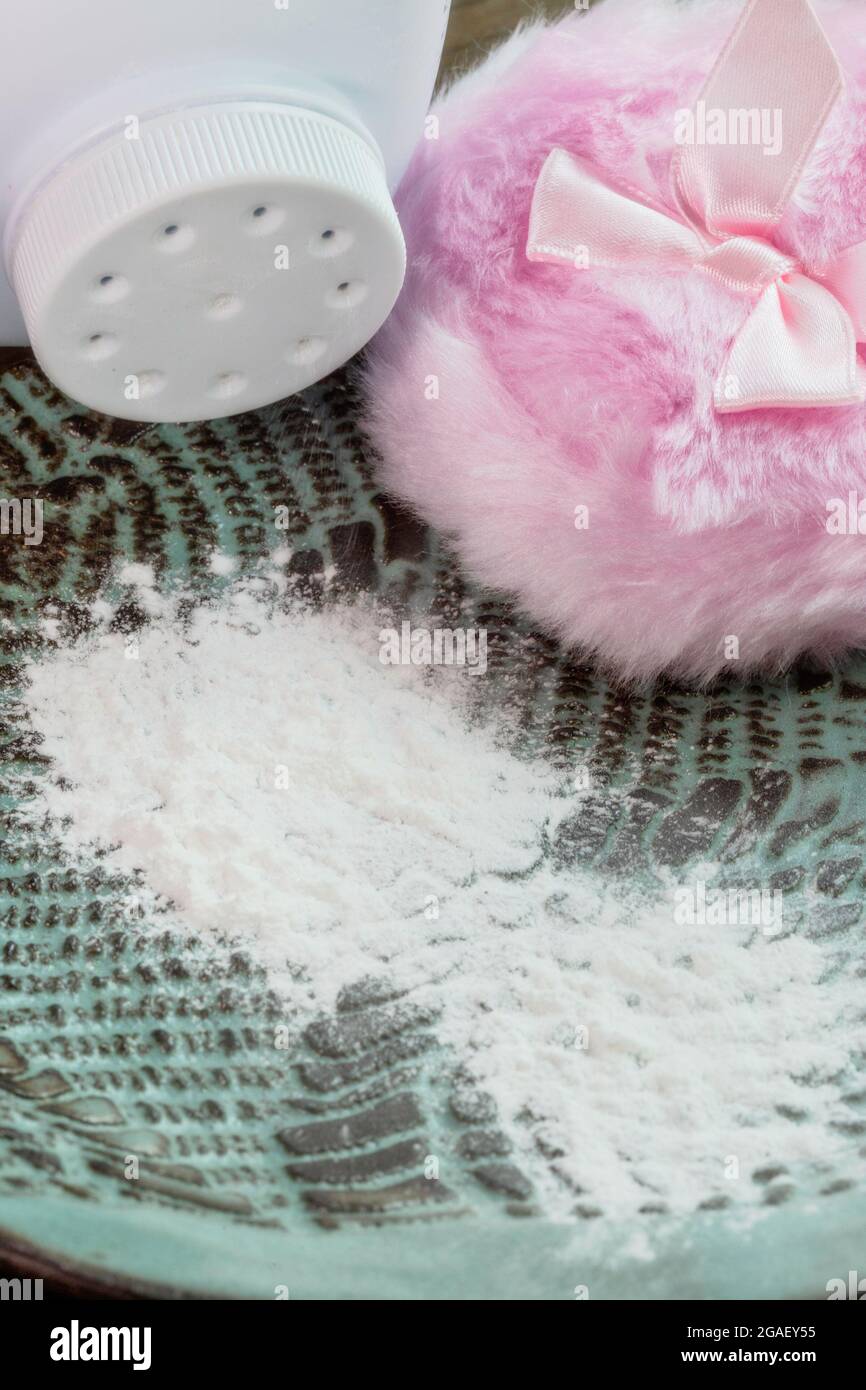 Talc powder puff hi-res stock photography and images - Alamy