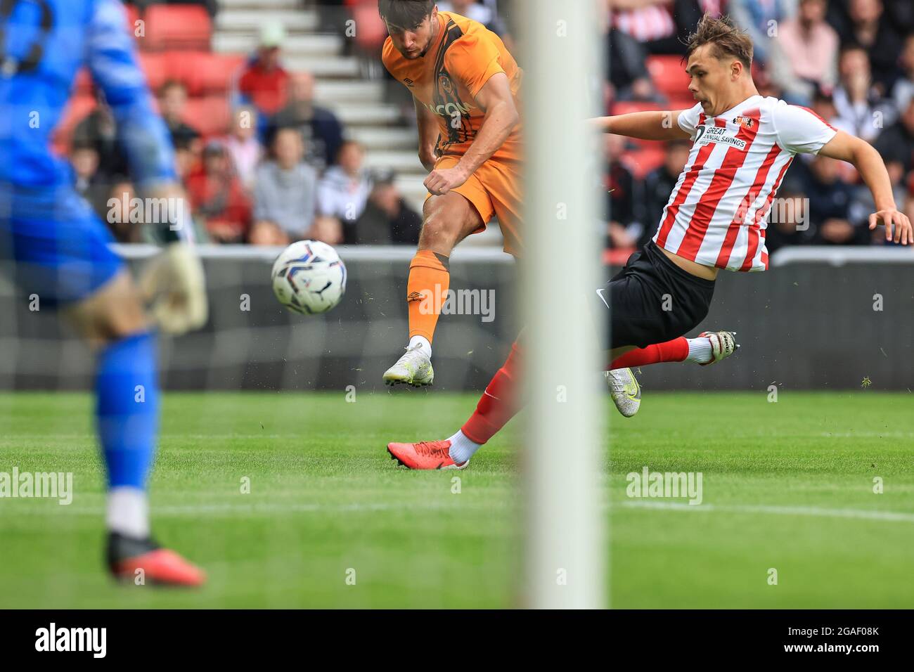 Ryan Longman #16 of Hull City with a shot on goal Stock Photo - Alamy