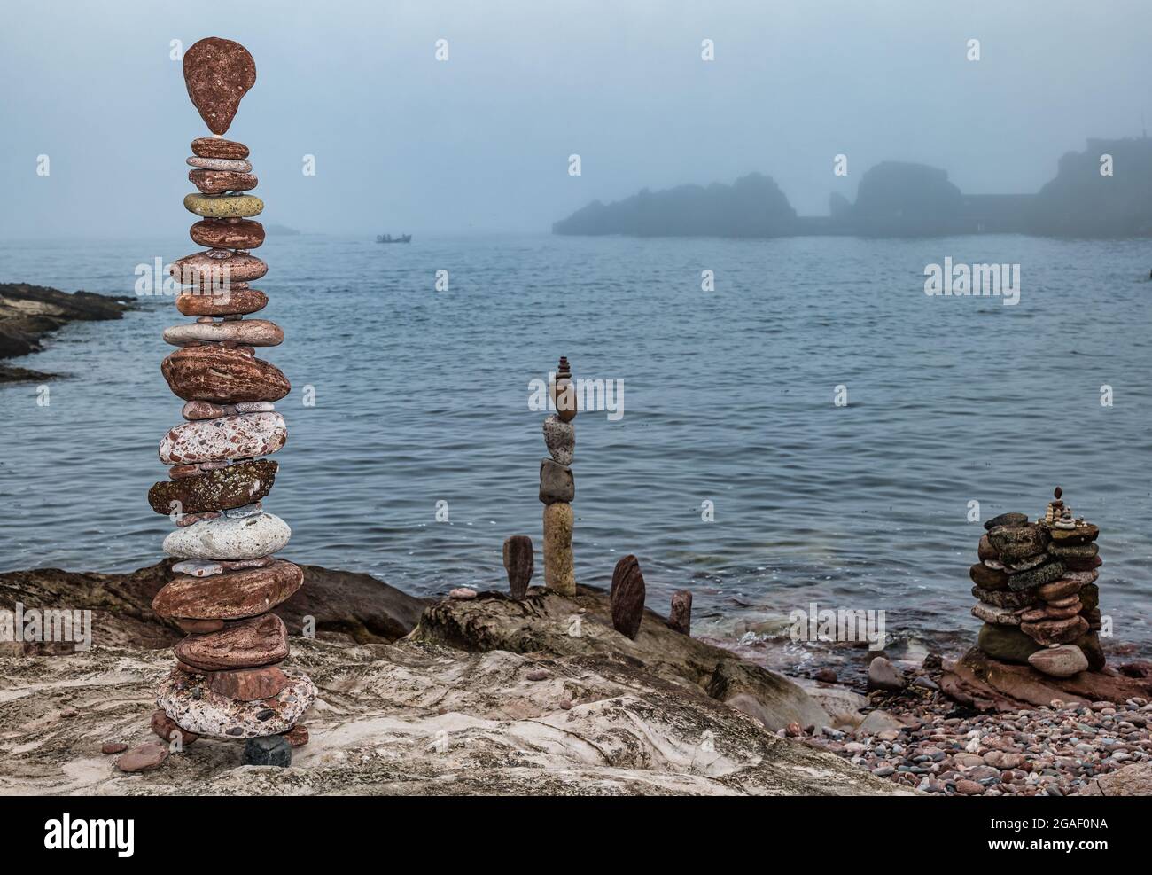 Stone stack beach hi-res stock photography and images - Alamy