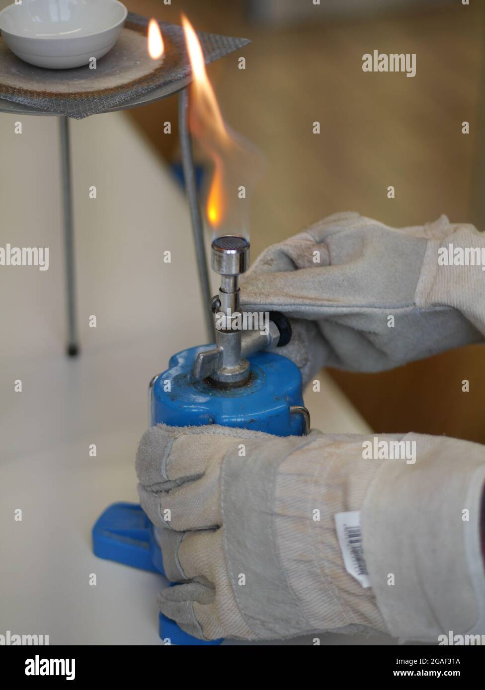 chemical experiment in school class Stock Photo - Alamy