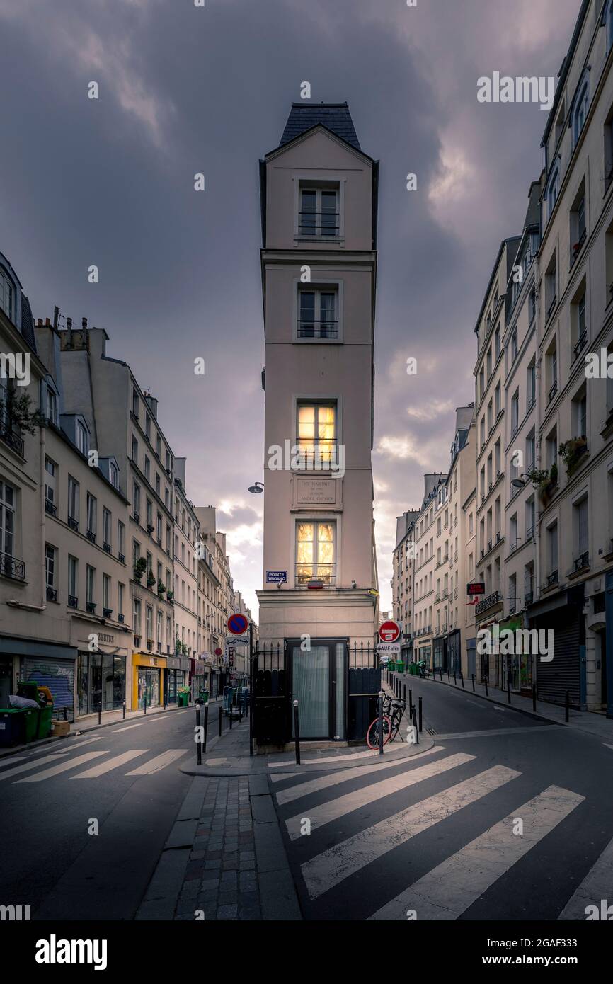 Narrowest building hi-res stock photography and images - Alamy