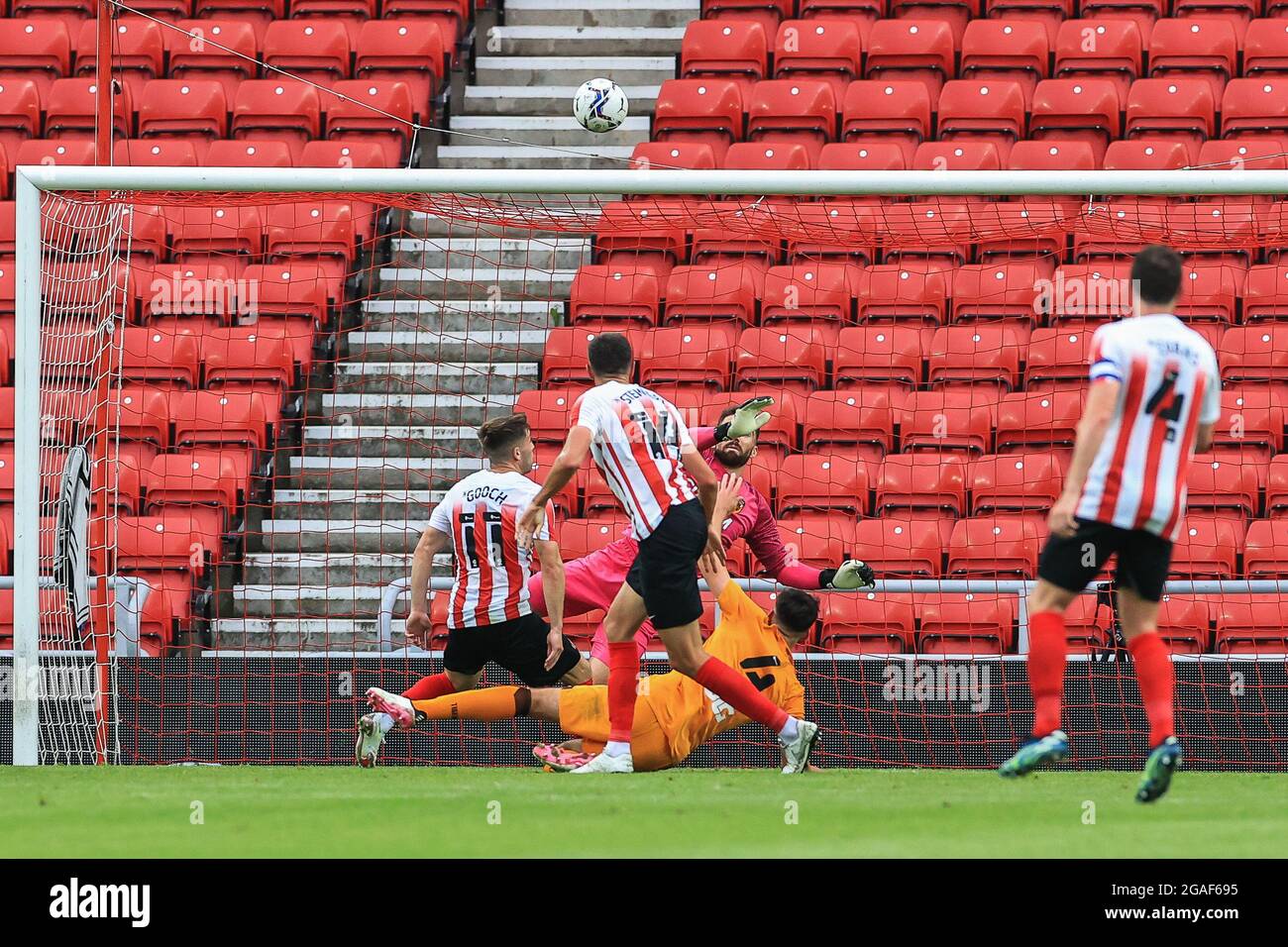 Matt Ingram #1 of Hull City makes a great save as he pushes the ball to ...