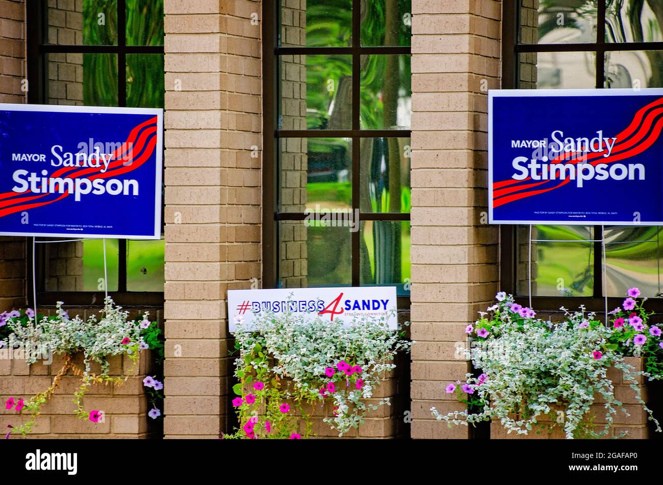 Mayor Campaign Signs High Resolution Stock Photography and Images - Alamy
