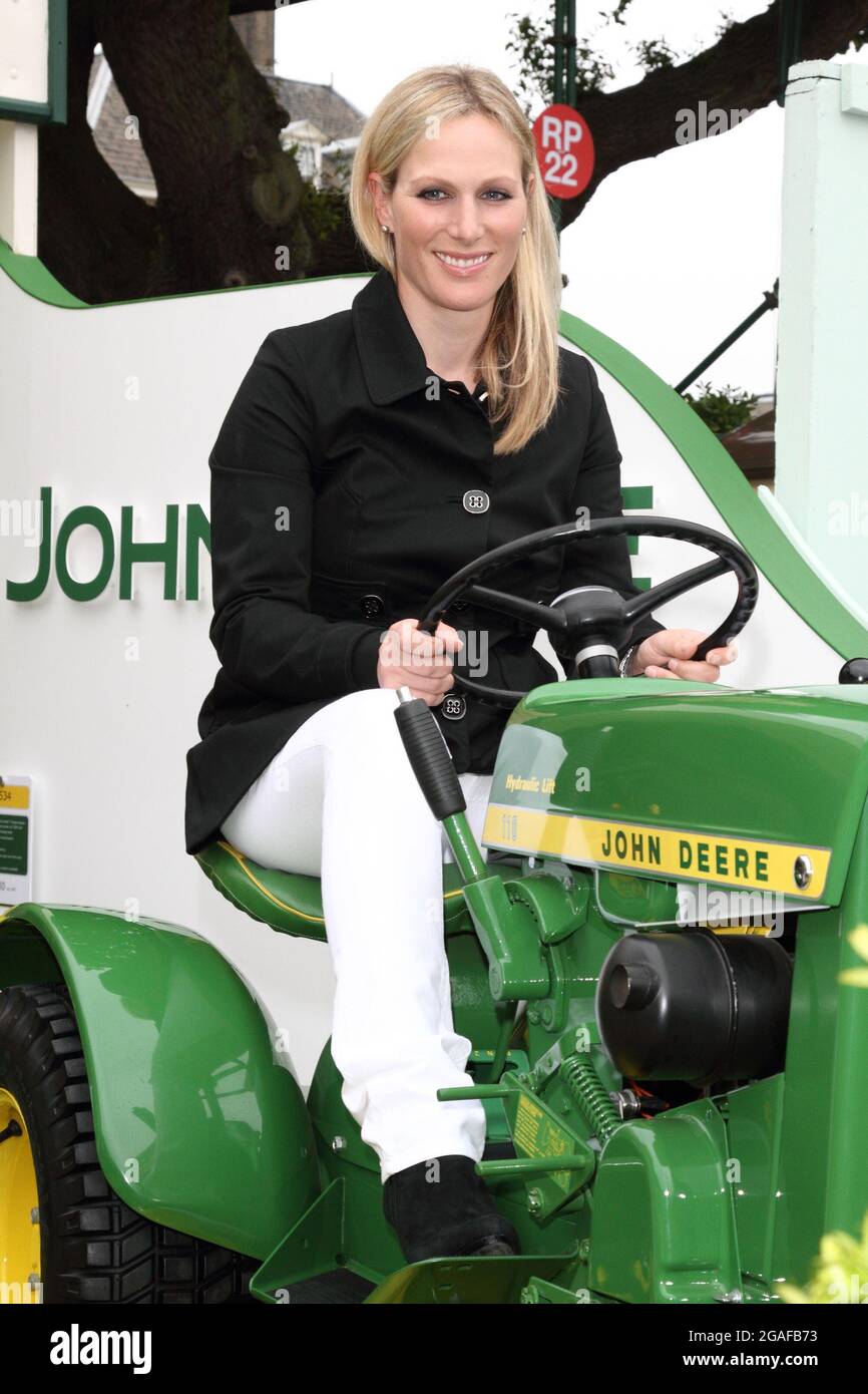 London, UK. Zara Phillips at RHS Chelsea Flower Show 2013 - Press and ...