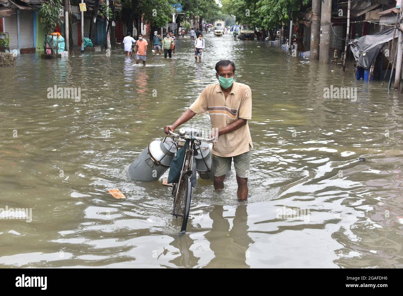 Water logging in kolkata hi-res stock photography and images - Alamy
