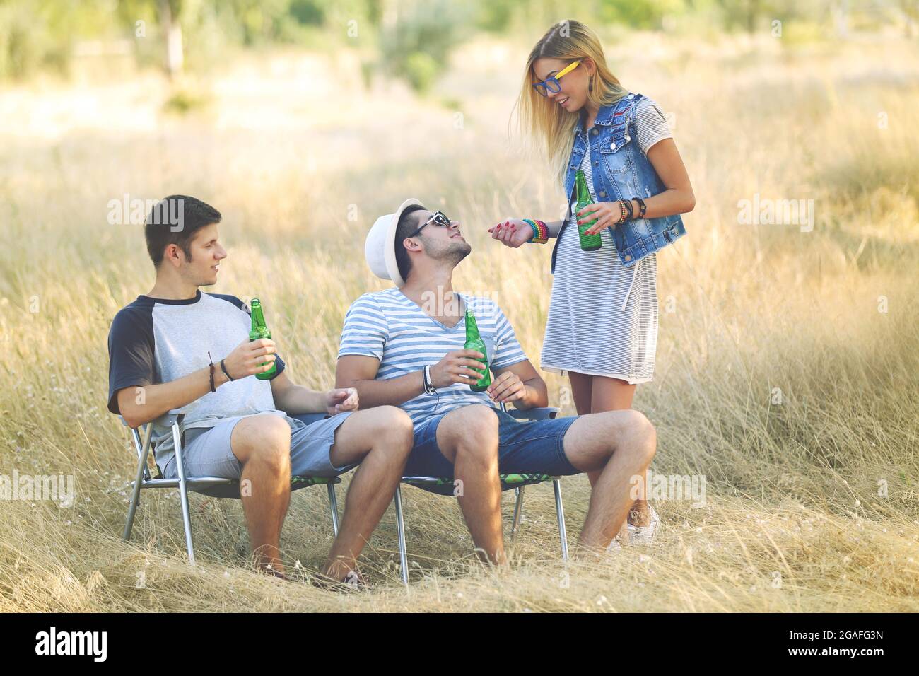 People drinking beer on rest Stock Photo - Alamy