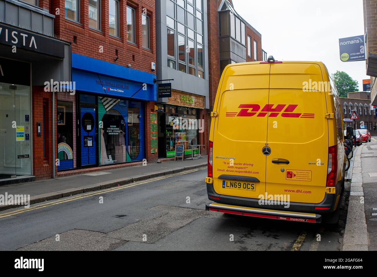 Dhl app hi-res stock photography and images - Alamy