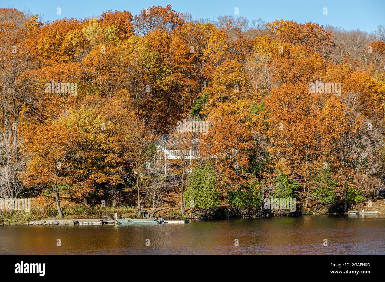 Lake in Muskoka during the fall season Stock Photo - Alamy