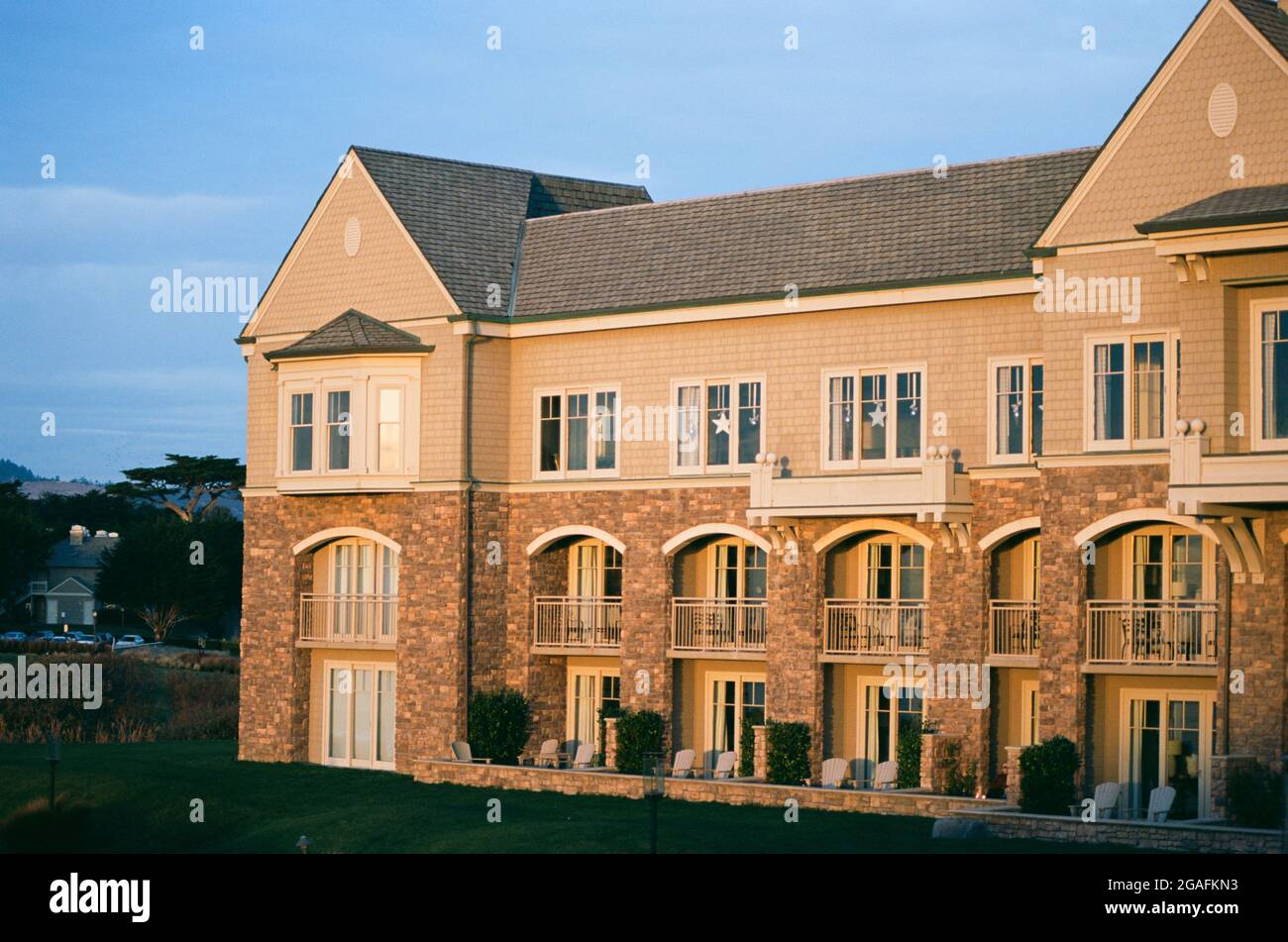Ritz carlton luxury hotel tower hi-res stock photography and images - Alamy