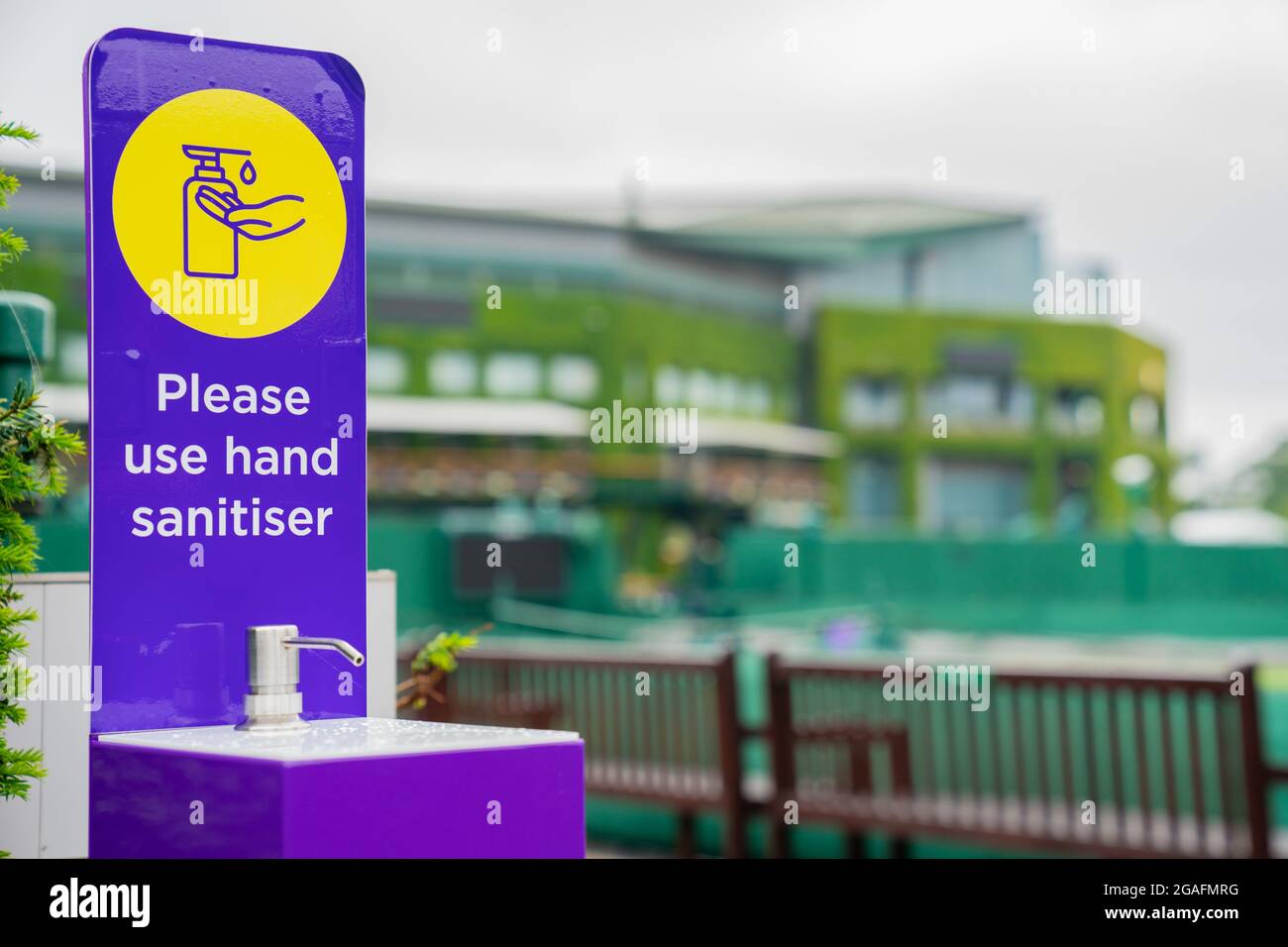 Wimbledon station sign hi-res stock photography and images - Alamy