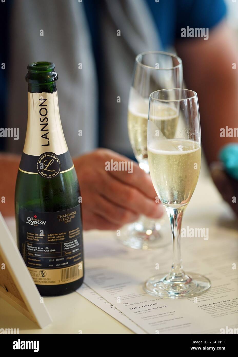 Drink drinks beverage champagne hi-res stock photography and images - Alamy