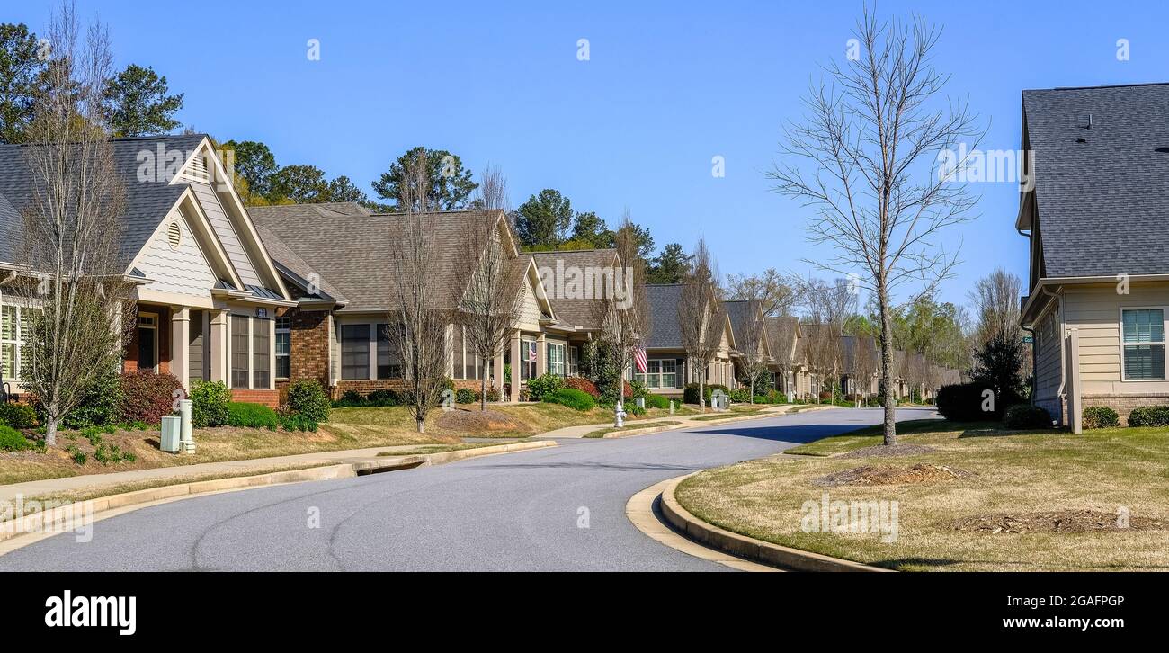 Retirement community hi-res stock photography and images - Alamy