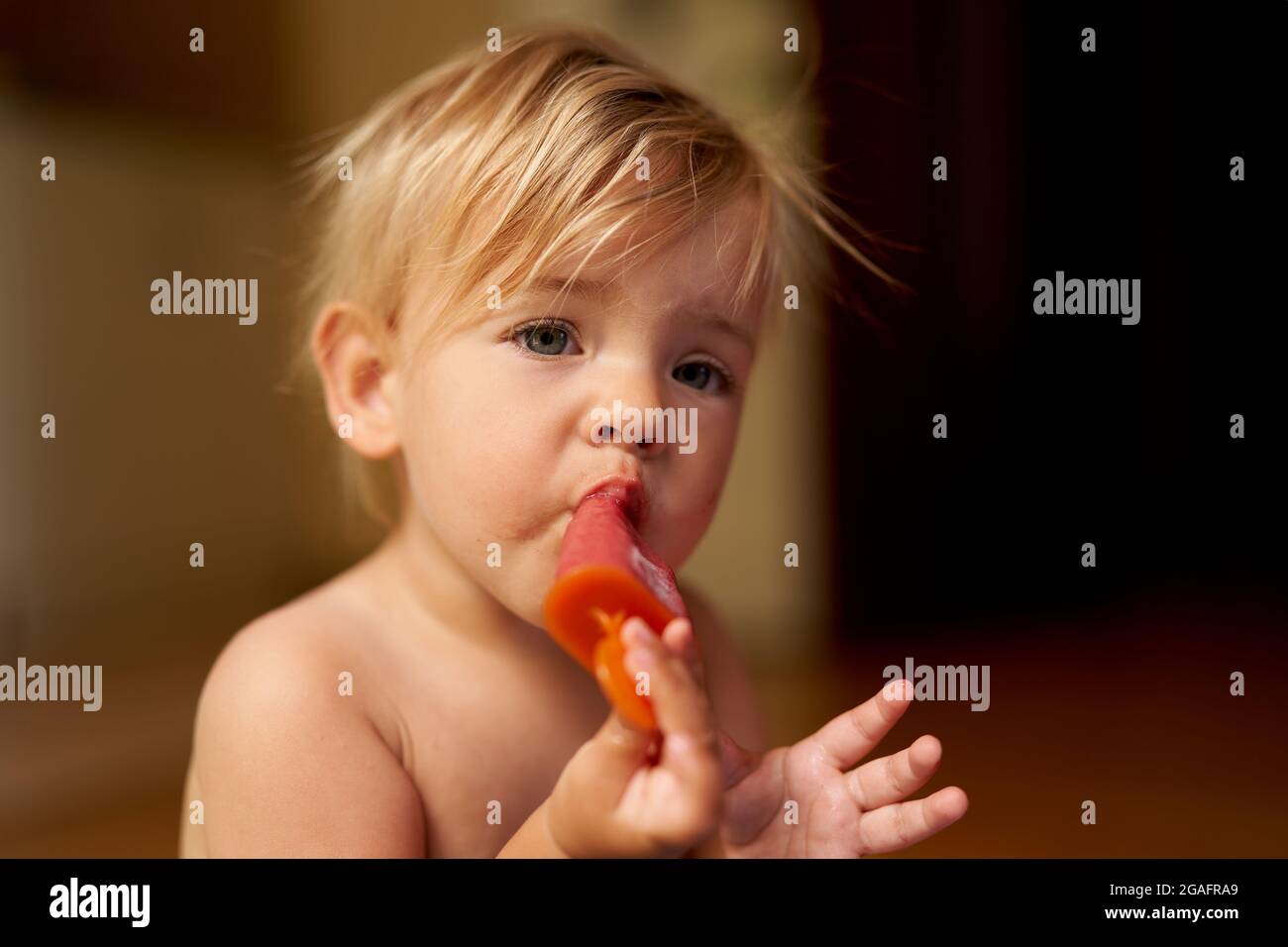 Family eats ice cream hi-res stock photography and images - Alamy