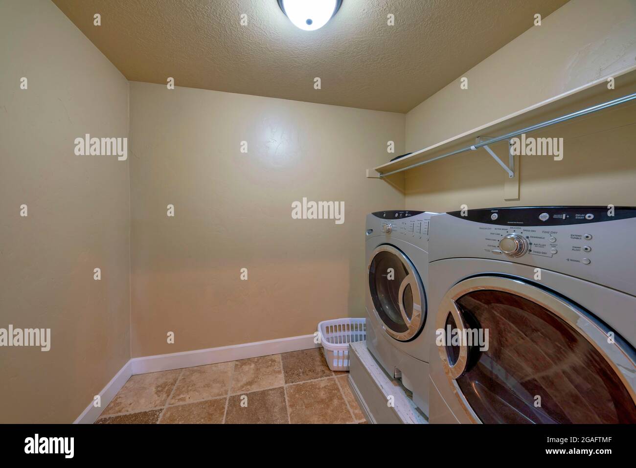 Top load washing machine hi-res stock photography and images - Alamy