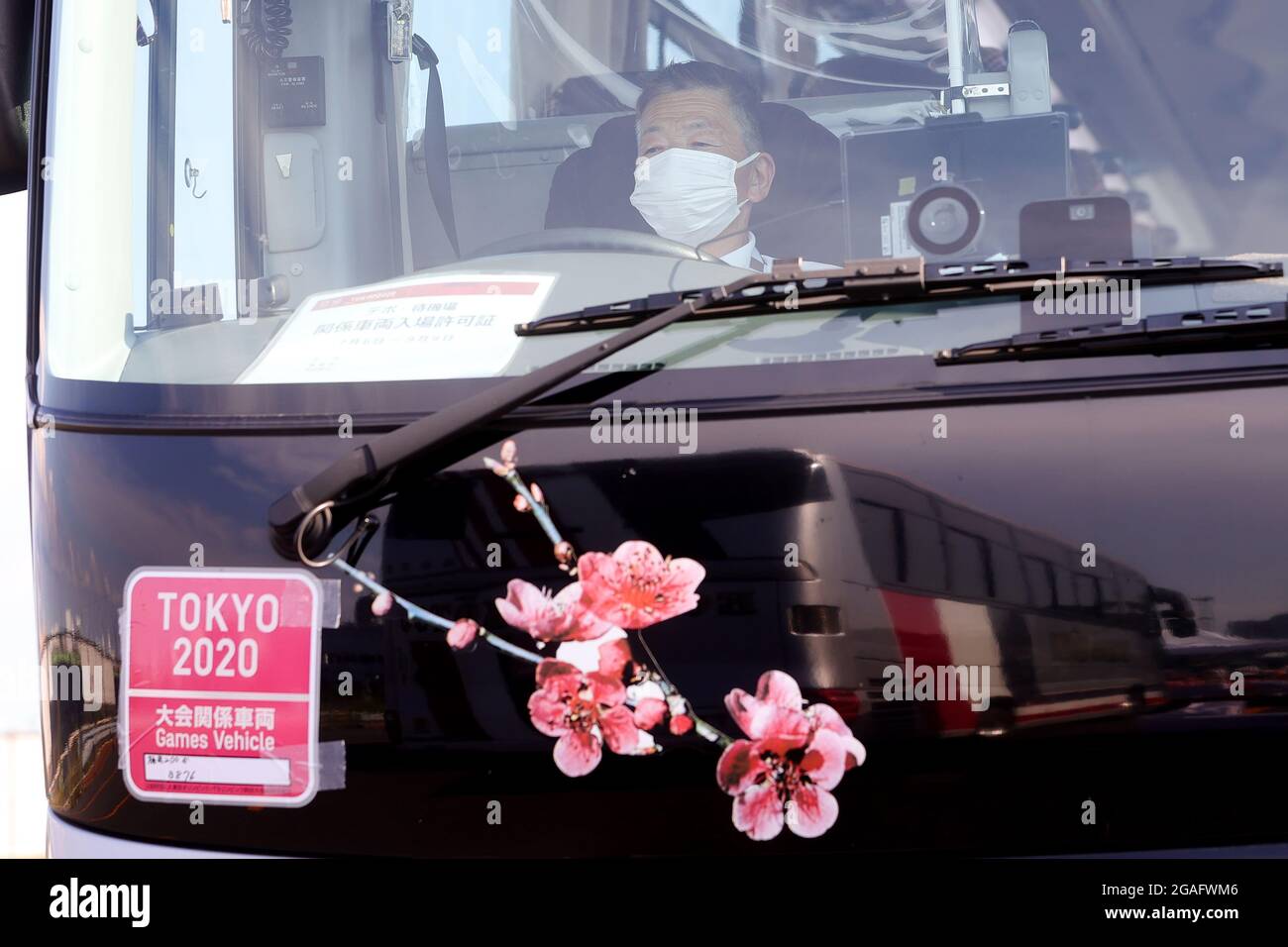 Tokyo bus driver hi-res stock photography and images - Alamy