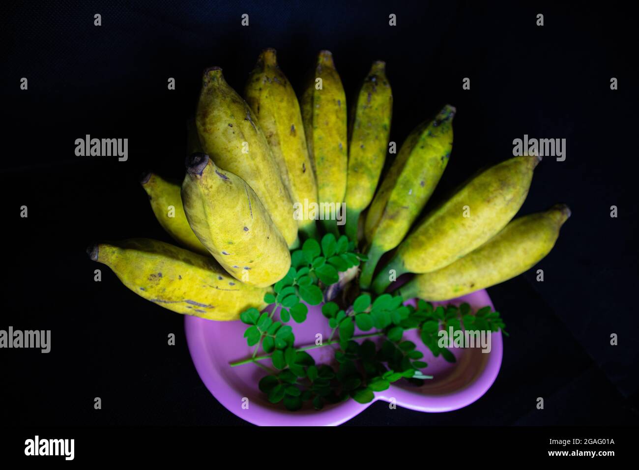Fresh yellow bananas hi-res stock photography and images - Alamy