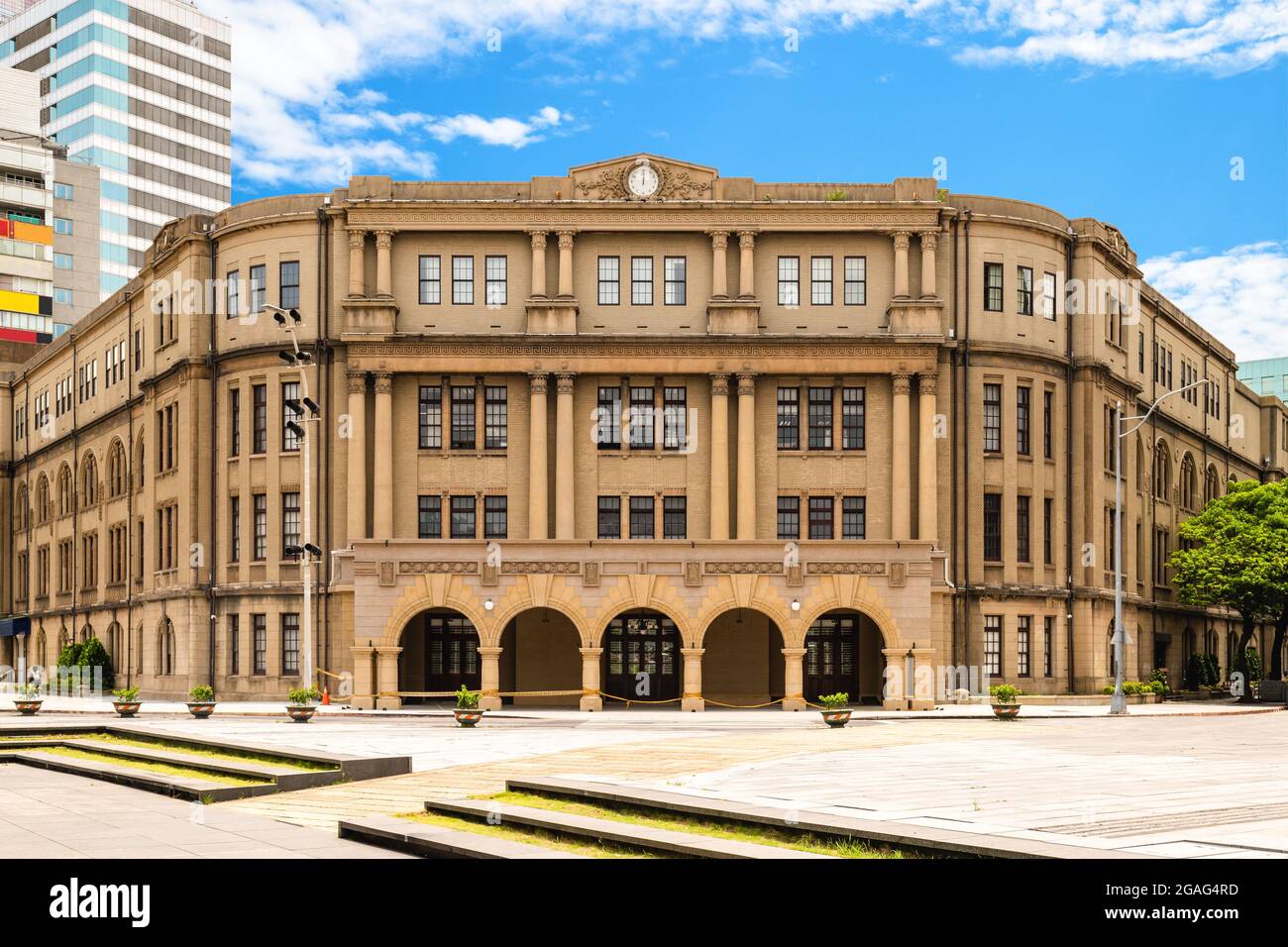 The post office building exterior facade hi-res stock photography and ...
