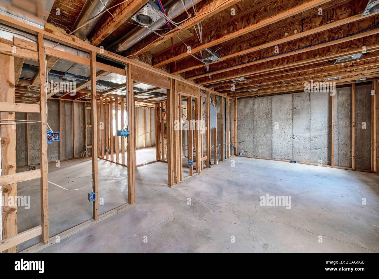 Basement ceiling pipe hi-res stock photography and images - Alamy