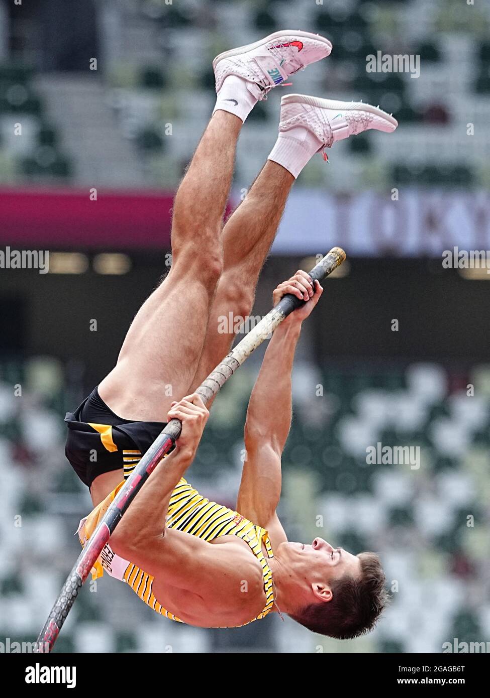 Pole vault men qualification hi-res stock photography and images - Alamy