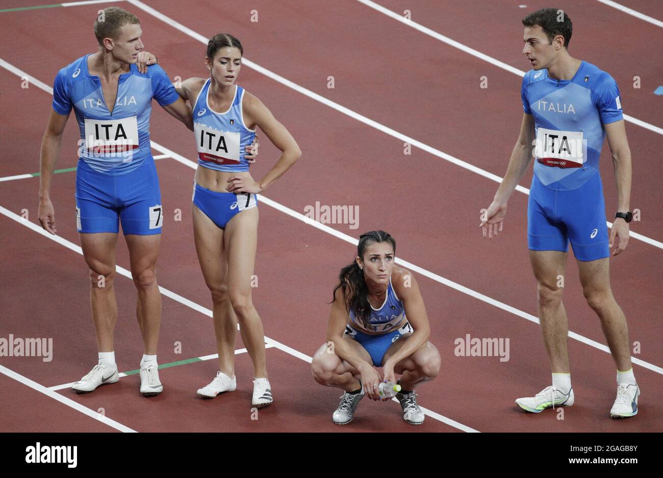 Tokyo olympics relay 400m hi-res stock photography and images - Alamy