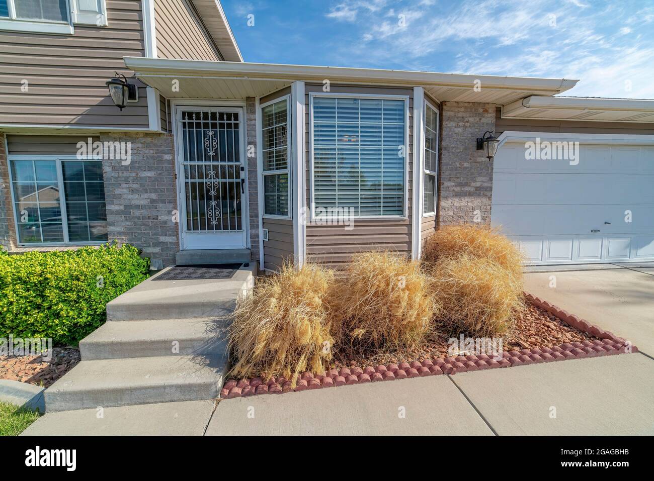 Stone veneer siding hi-res stock photography and images - Alamy