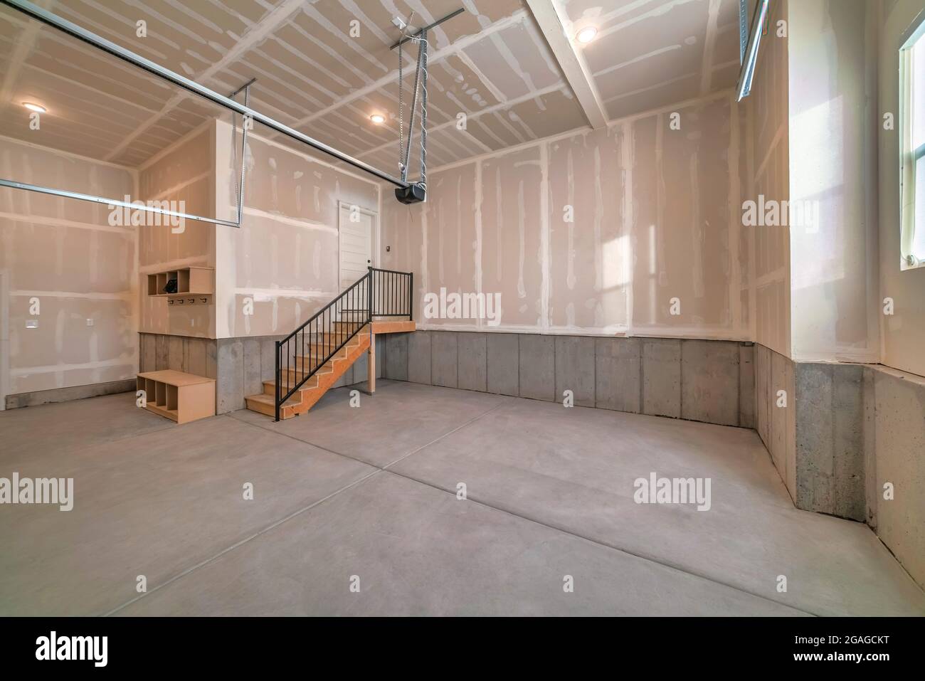 Unfinished Garage 1 Set Of 6 Garage Doors 1:24 Scale 12 Window