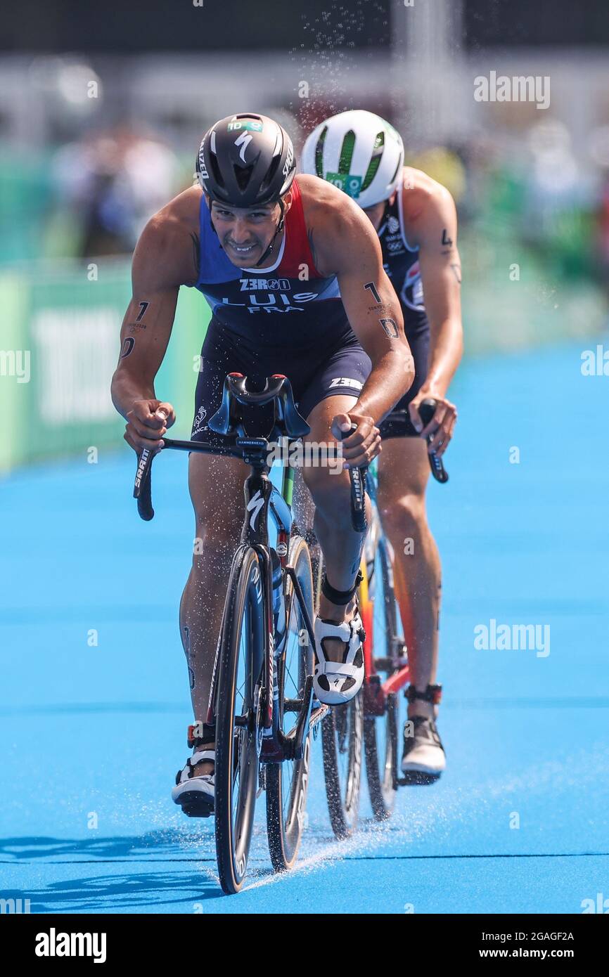 Tokyo, Japan. 31st July, 2021. Vincent Luis (front) of France competes ...