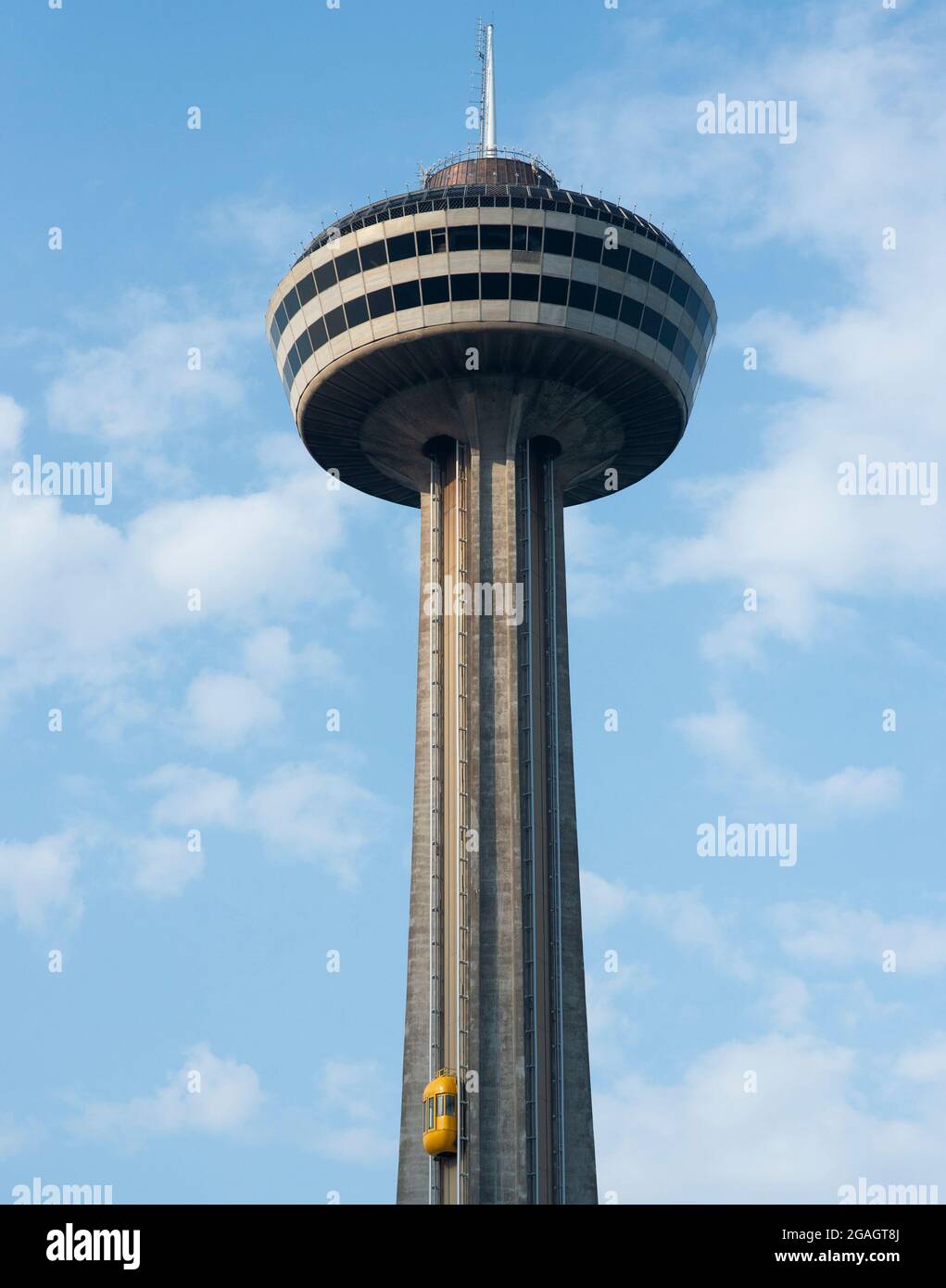 The skylon tower in niagara falls hi-res stock photography and images ...