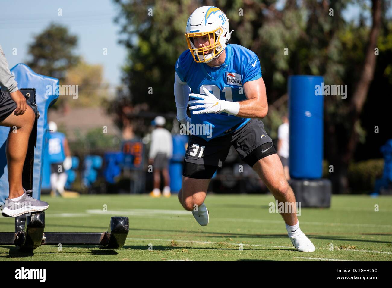 Los Angeles Chargers linebacker Nick Niemann (31) performs a drill ...