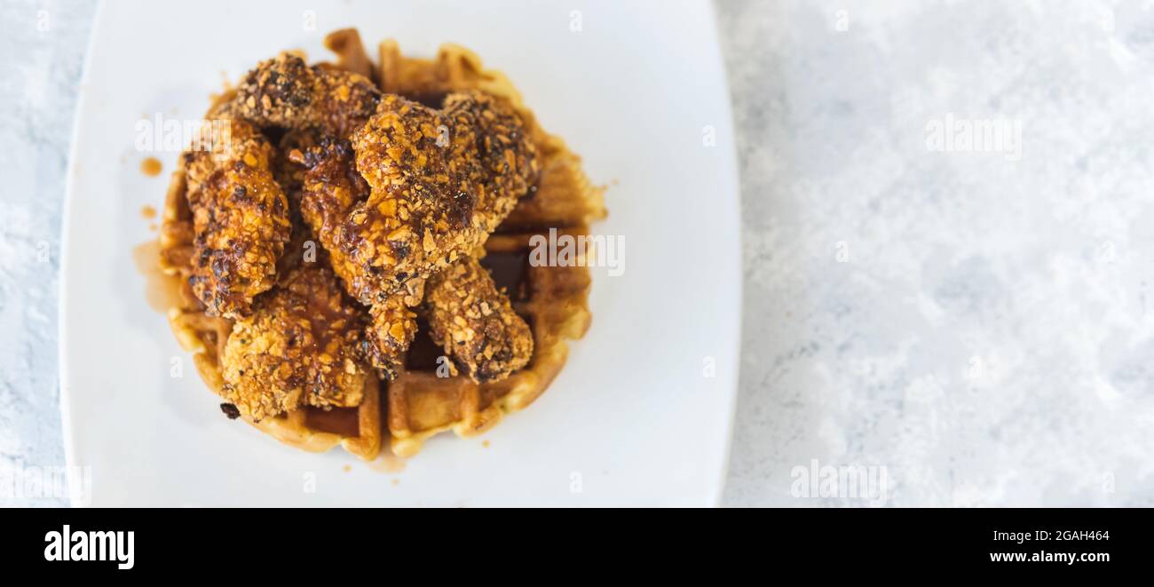 Fried chicken home woman hi-res stock photography and images - Alamy