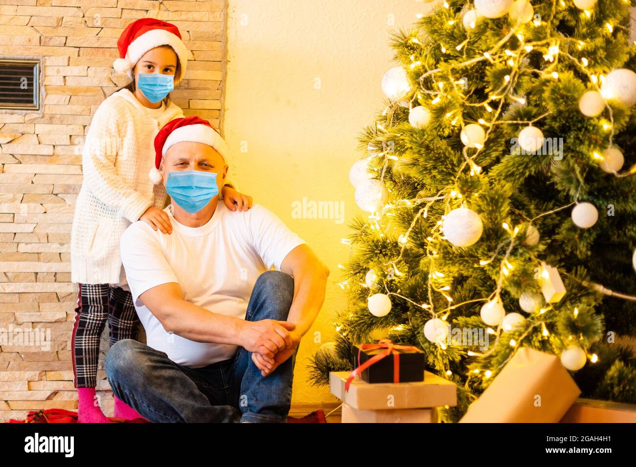 People with gifts wearing facemasks during coronavirus and flu outbreak ...