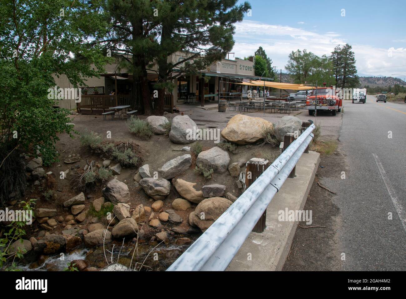 This truck sits in front of Toms Place at the top of Sherwin Grade in ...