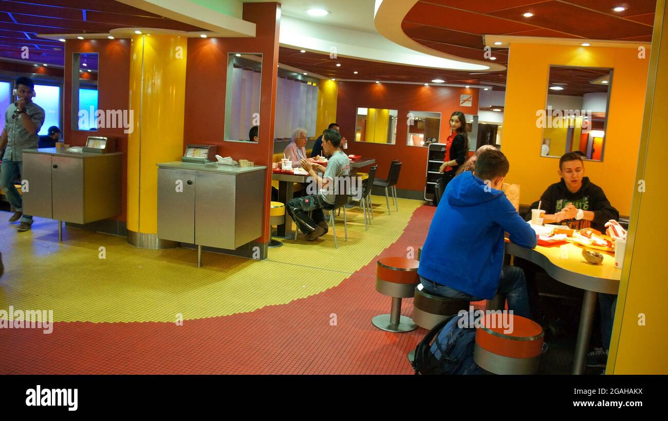 Mcdonalds restaurant interior hi-res stock photography and images - Alamy