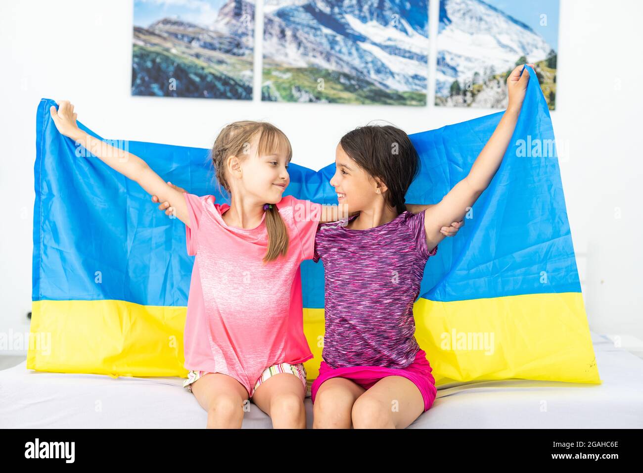 two little girls with the flag of ukraine Stock Photo - Alamy