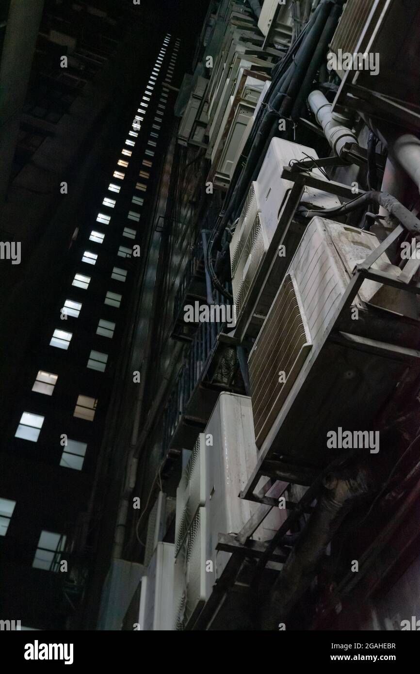 Multi lit windows hi-res stock photography and images - Alamy