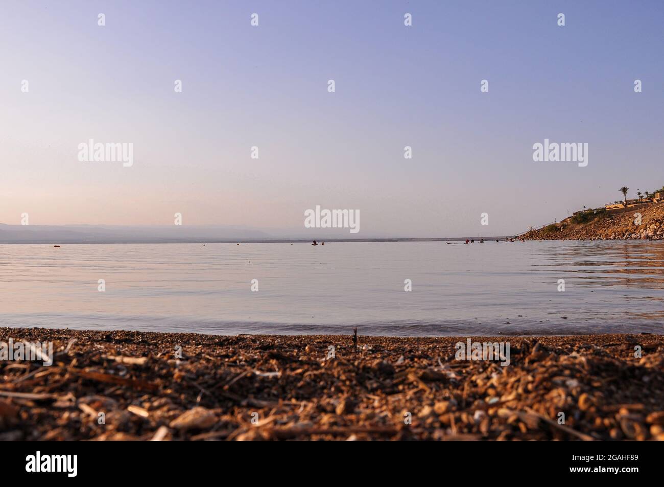 coastline or shoreline of the dead sea in Jordan Stock Photo - Alamy