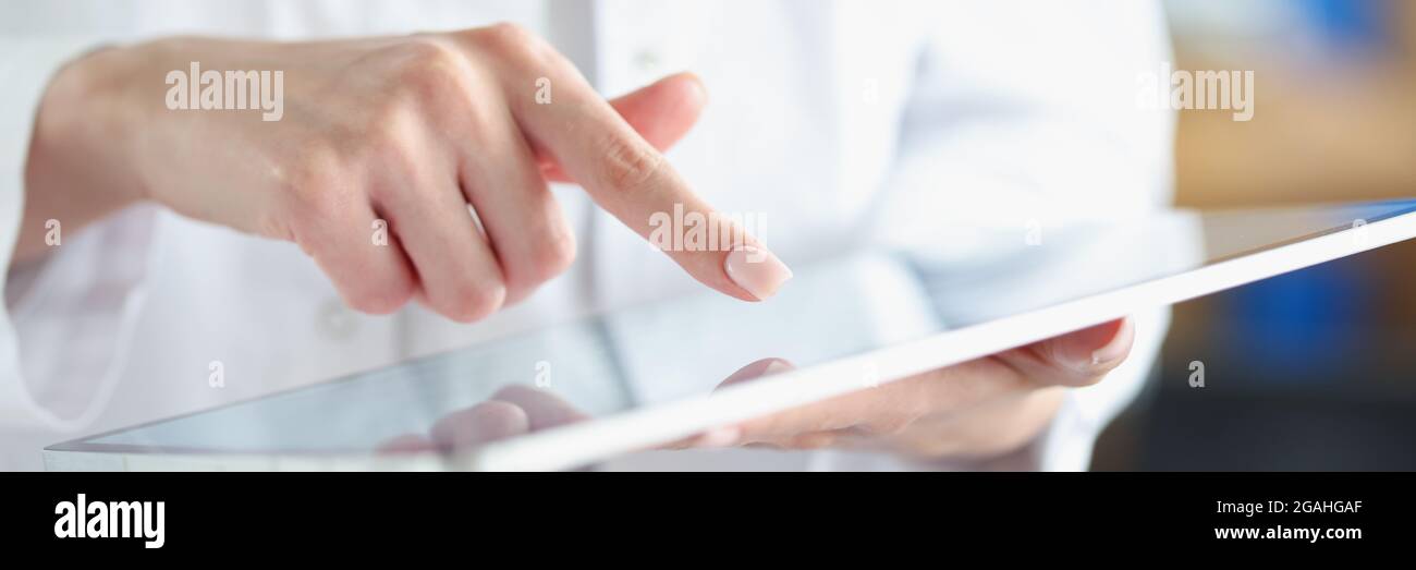 Doctor points hi-res stock photography and images - Alamy
