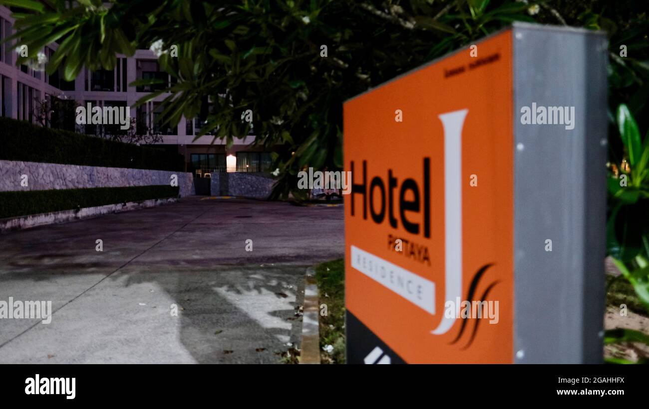 Hotel road sign hi-res stock photography and images - Alamy